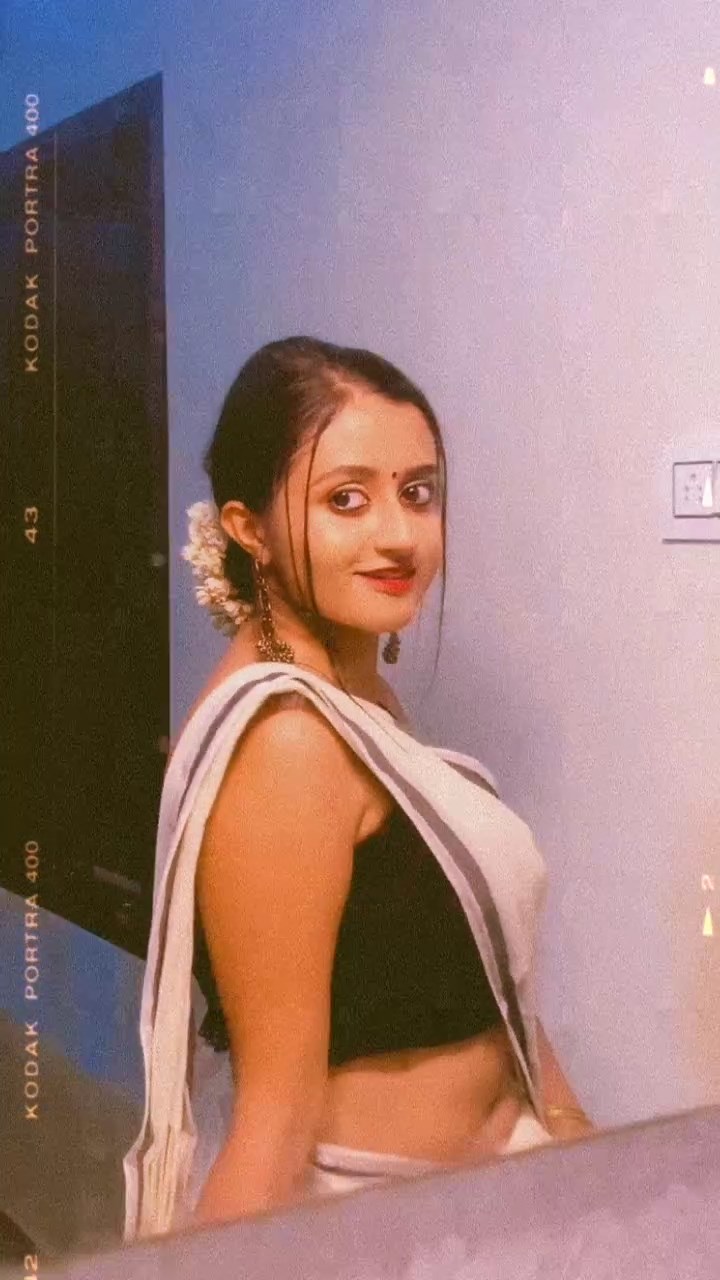 Sneha Mathew Sexy wide Open Navel in Kerala Saree mp4 snapshot 00 04 341 — Postimages