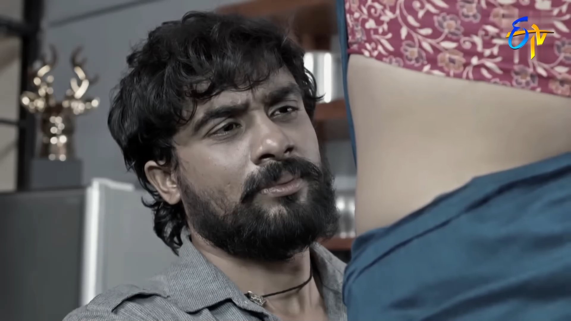 Hot Saree Hip Scene from telugu serial geetha govindham mkv snapshot 00 ...