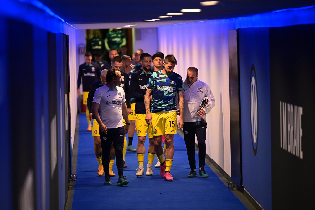 Fw Bz Mft Wc AA7 4 Q — Postimages