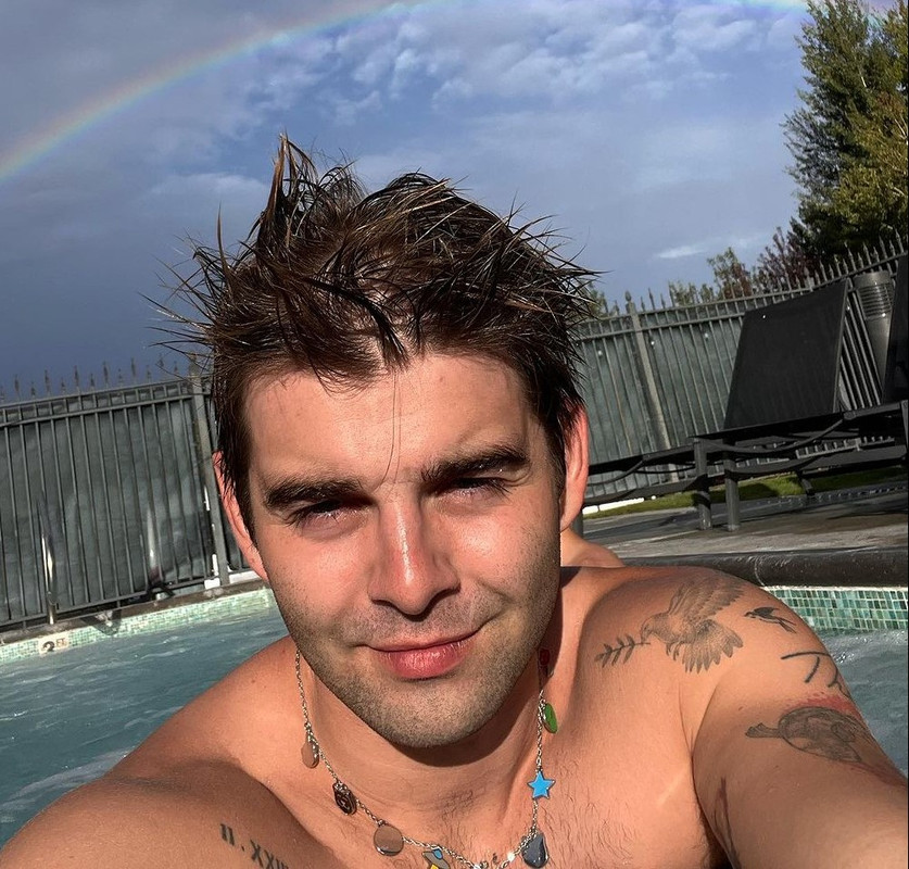 jack griffo 1692832630 — Postimages