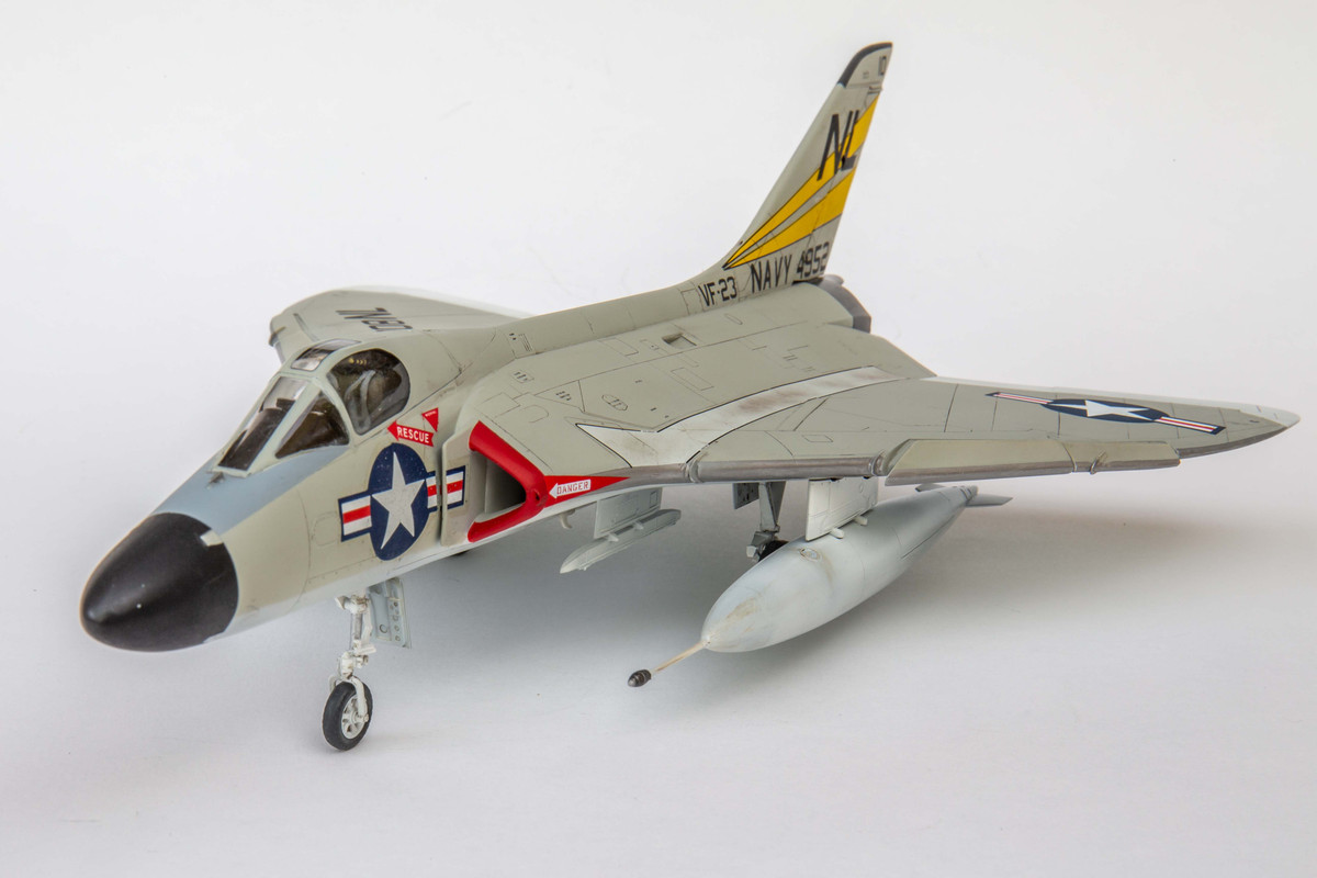 F4 D 1 Skyray VF 23 (4) — Postimages