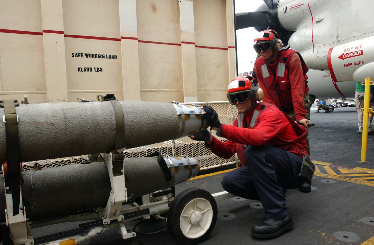 051115 N 6484 E 010 — Postimages