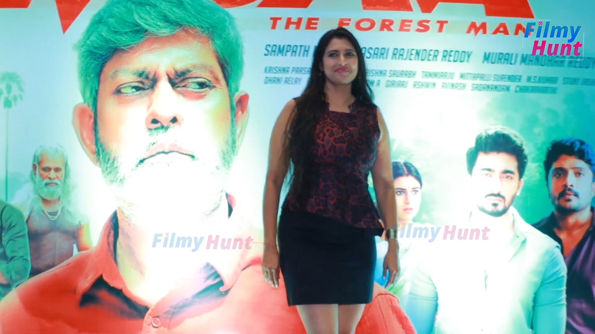 Cameraman focusing to Anasuya Bharadwa Kasthuri Shankar Assets in Saree ...