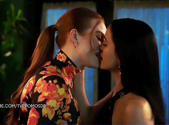 Lesbians Making Out Gifs