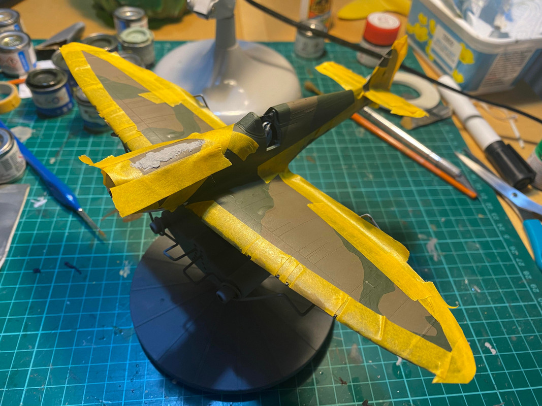 "Red 19" - Early Spitfire Mk. I, No. 19 Squadron, RAF +++ FINISHED ...