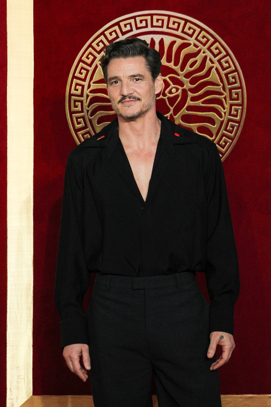 Pedro Pascal 060 — Postimages