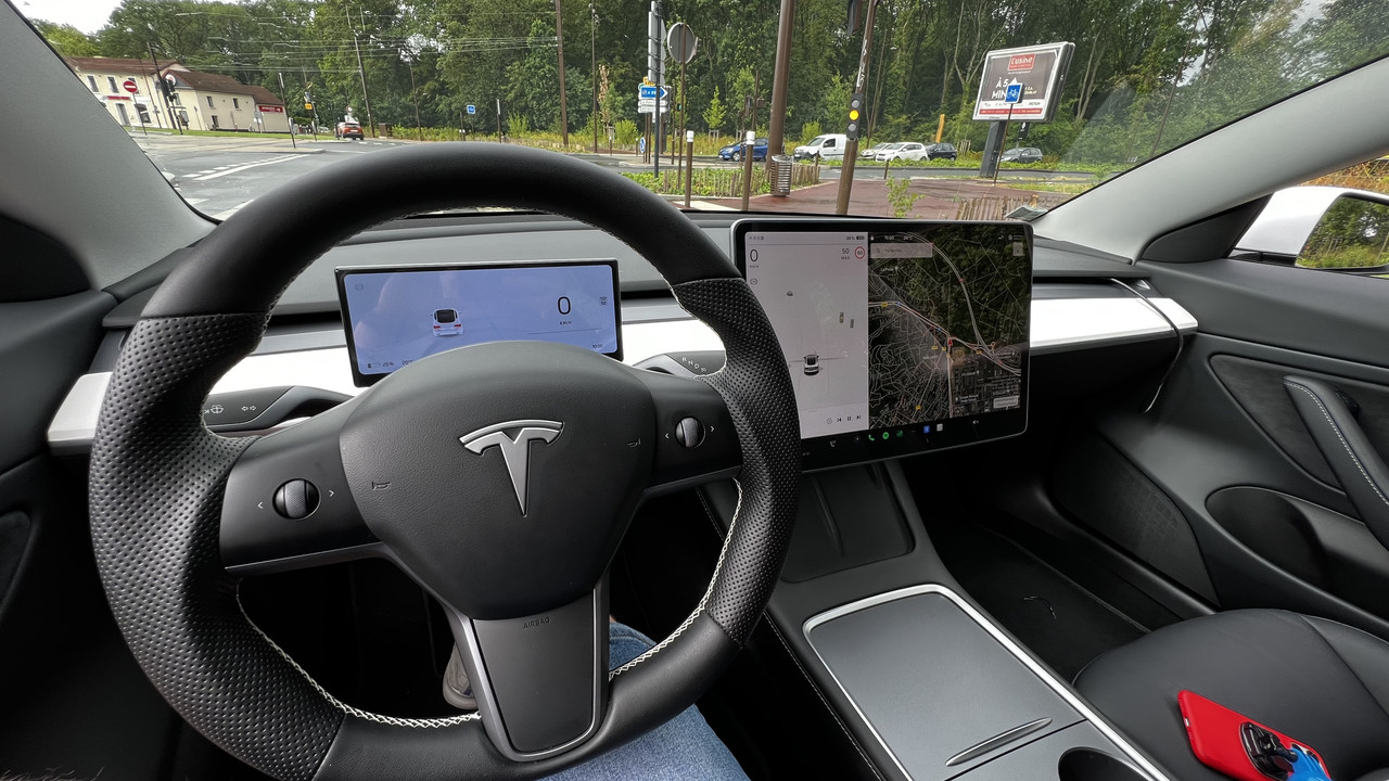 L'écran CarPlay et Android auto qui change tout à bord de votre Tesla ...