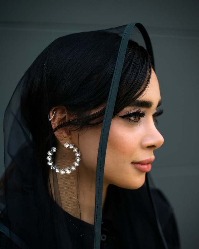 Platinum Inside‑Out Diamond Hoops: Diameters, Carat & Settings