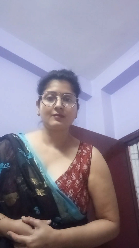 Busty bengali lady sexy navel and cleavage in black saree mp4 snapshot ...