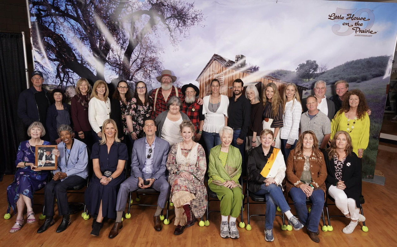 little house on the prarie reunion for 50th cast two — Postimages