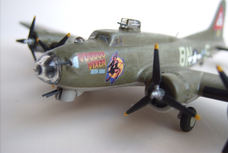 Tiny Flying Fort - Minicraft (ex-Crown) 1/144 Boeing B-17G Flying ...