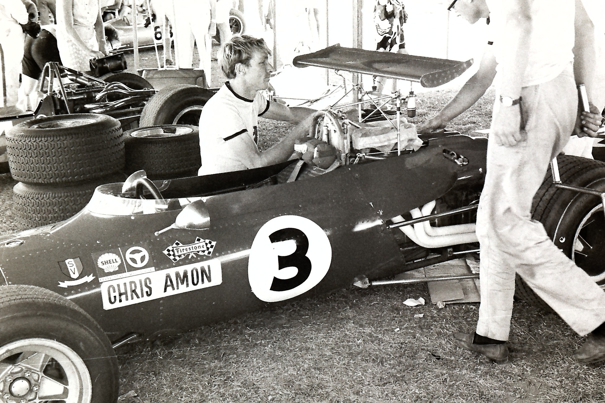 6903 R5 HH BW 2 — Postimages