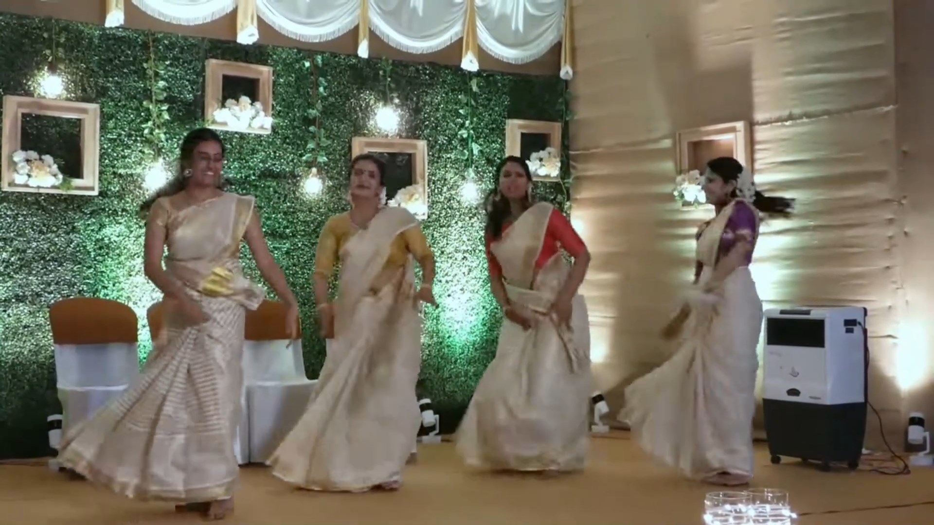 Hot Sexy Chubby Malayali Aunty Big Deep Navel Hole slips while dancing ...