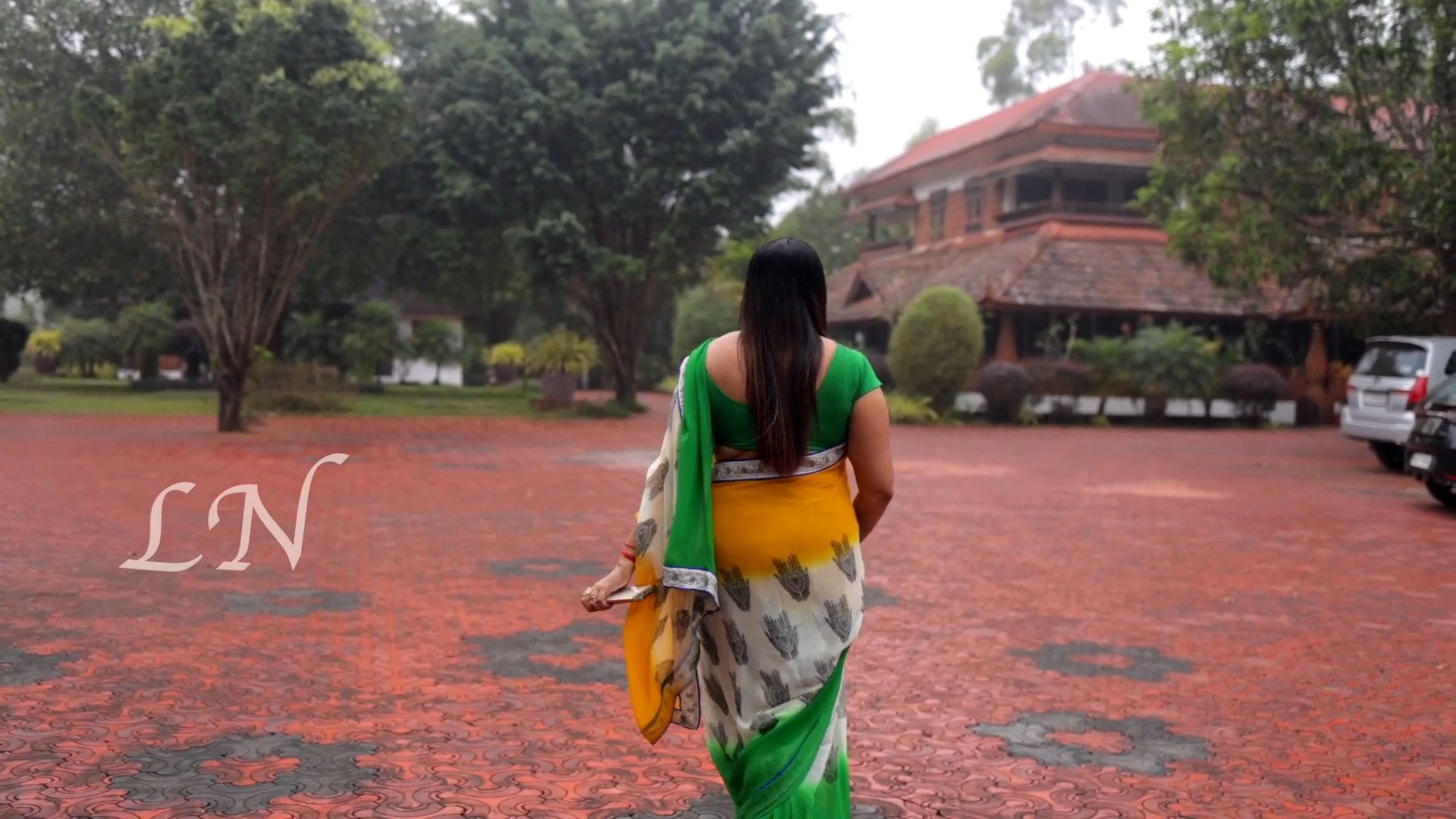 Lekshmi nair Big ass slight navel and tummy in saree mp4 snapshot 00 46 430 — Postimages