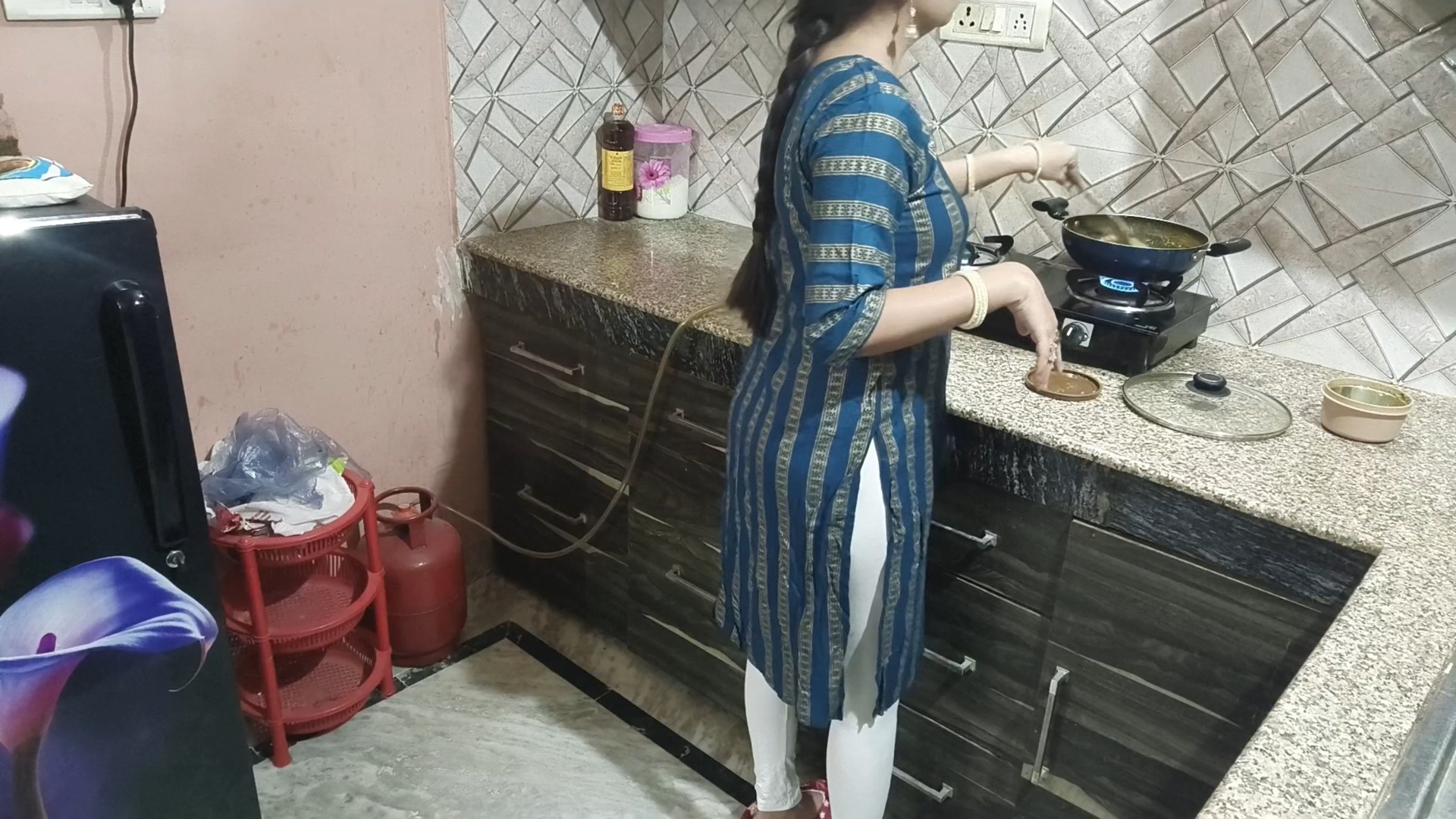 Stepmom Seduces Her Stepson for the Hardcore Fucking in the Hot Kitchen mp4 snapshot 00 44 491 ...