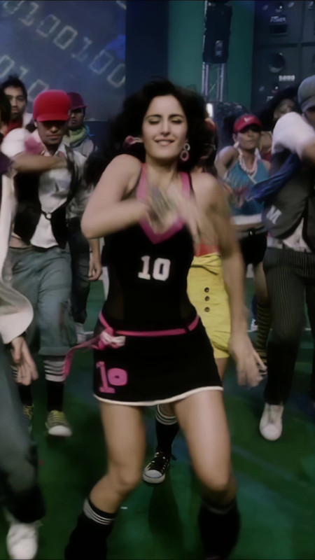 Main Tera Dhadkan Teri Katrina Kaif Focused Vertical 08 — Postimages