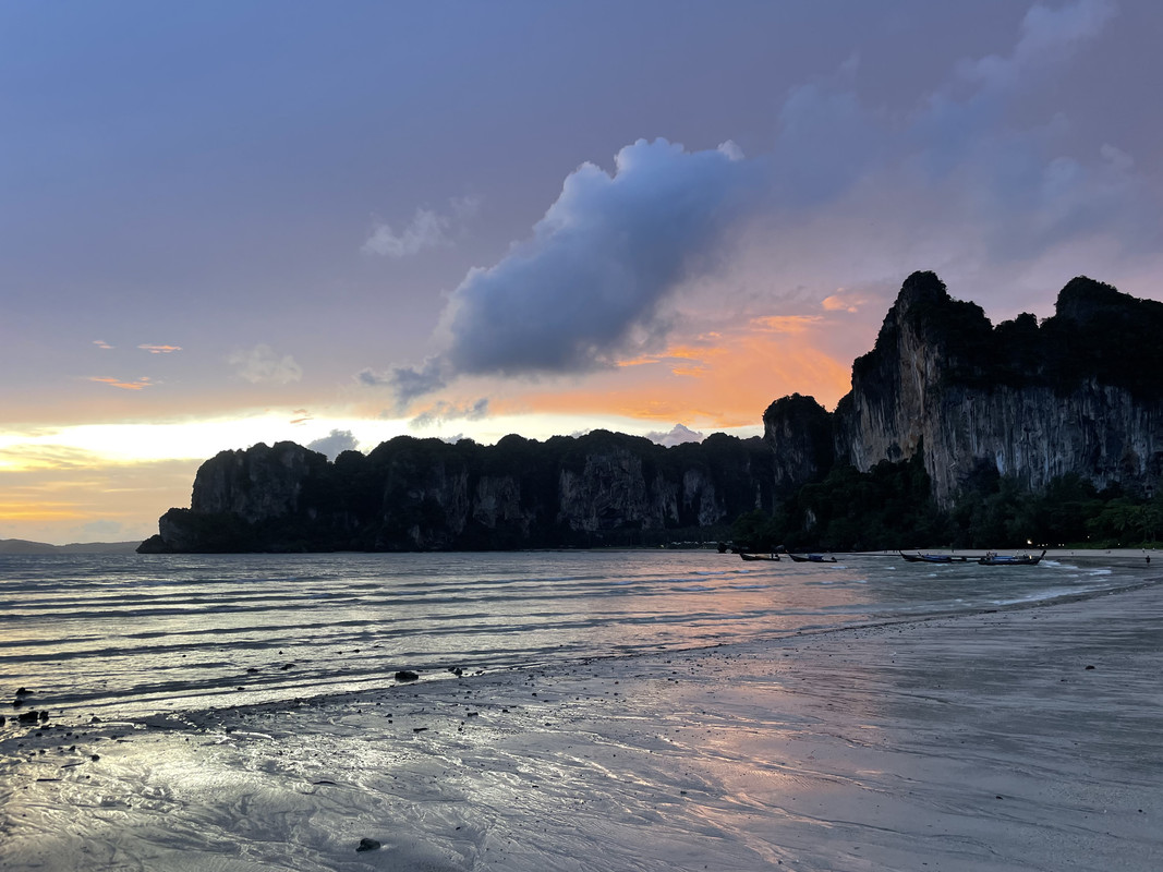 B27 A0 CBB 5480 4692 934 D 6 BEE91726 A4 D — Postimages