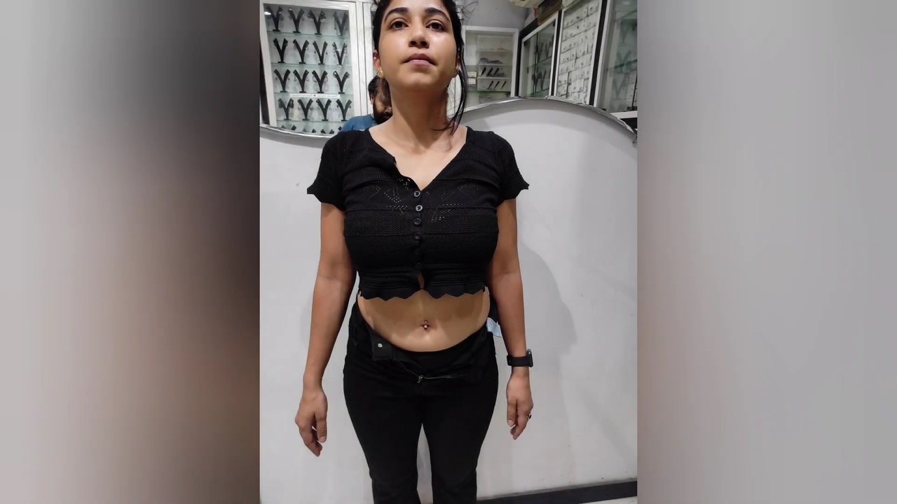 desi girl wide hip and deep navel piercing in black tshirt mp4 snapshot ...