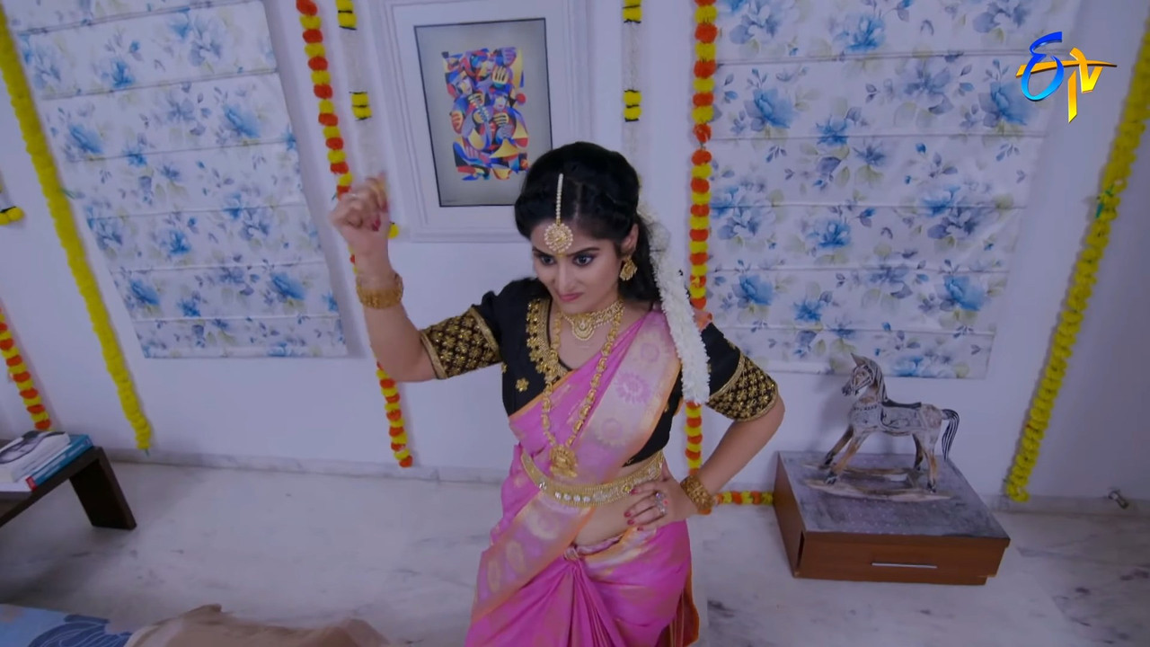 Sexy hot Telugu serial artist navel in pink saree mkv snapshot 00 37 ...