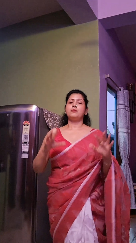 Beautifuk Bengali Lady Big Breast and navel in pink saree mp4 snapshot 03 55 204 — Postimages