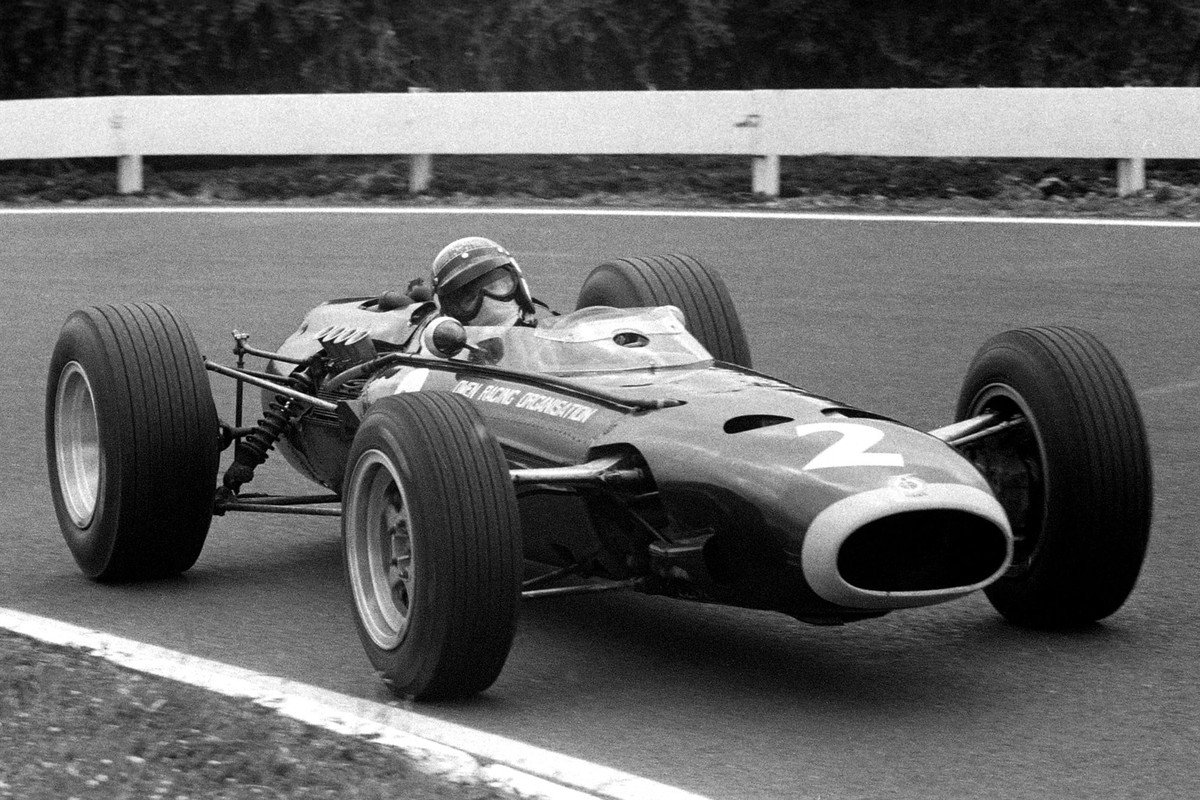 6702 R1 BW — Postimages