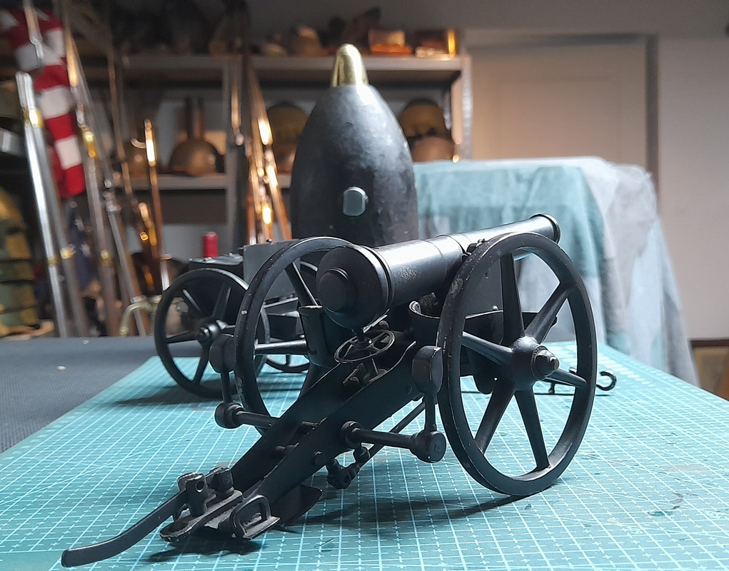 Canon miniature jouet ou replique