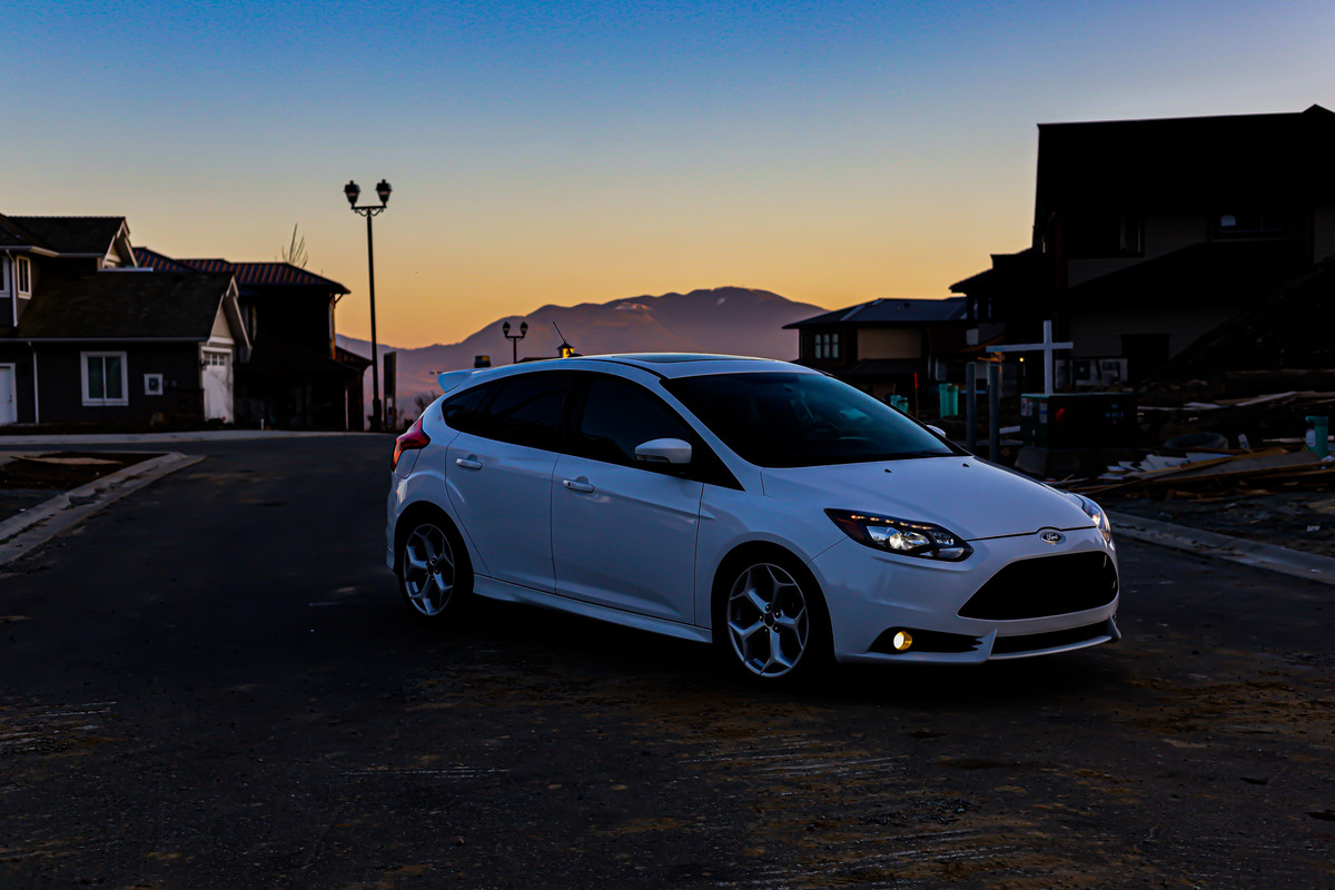 All I ever see are facelift models. Thought I'd change it up a bit. : r/FocusST