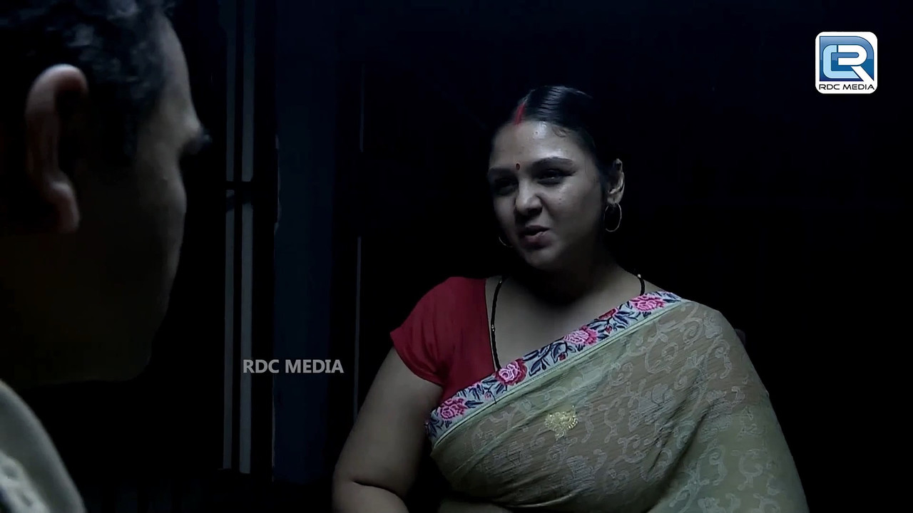 Chubby aunty hige round boobs tummy and ass show in saree crimepatrol mp4 snapshot 00 56 754 ...