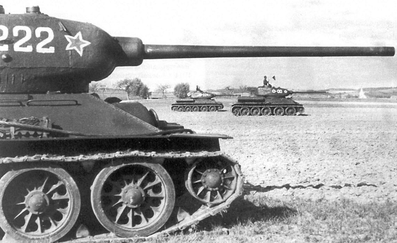 Is the red star with white outline on WW2 Soviet tanks and AFVs ...