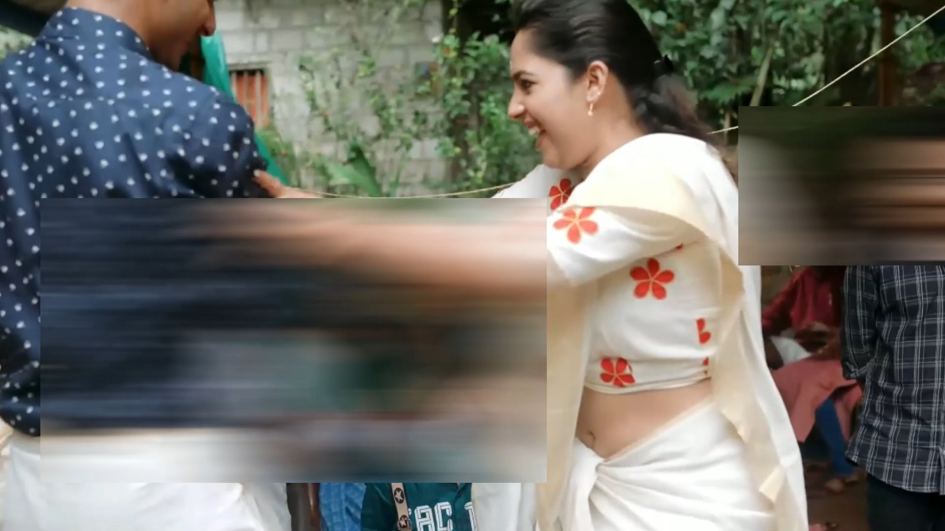 Amrutha Nair Navel Slip in Kerala Saree mp4 snapshot 00 01 451 — Postimages