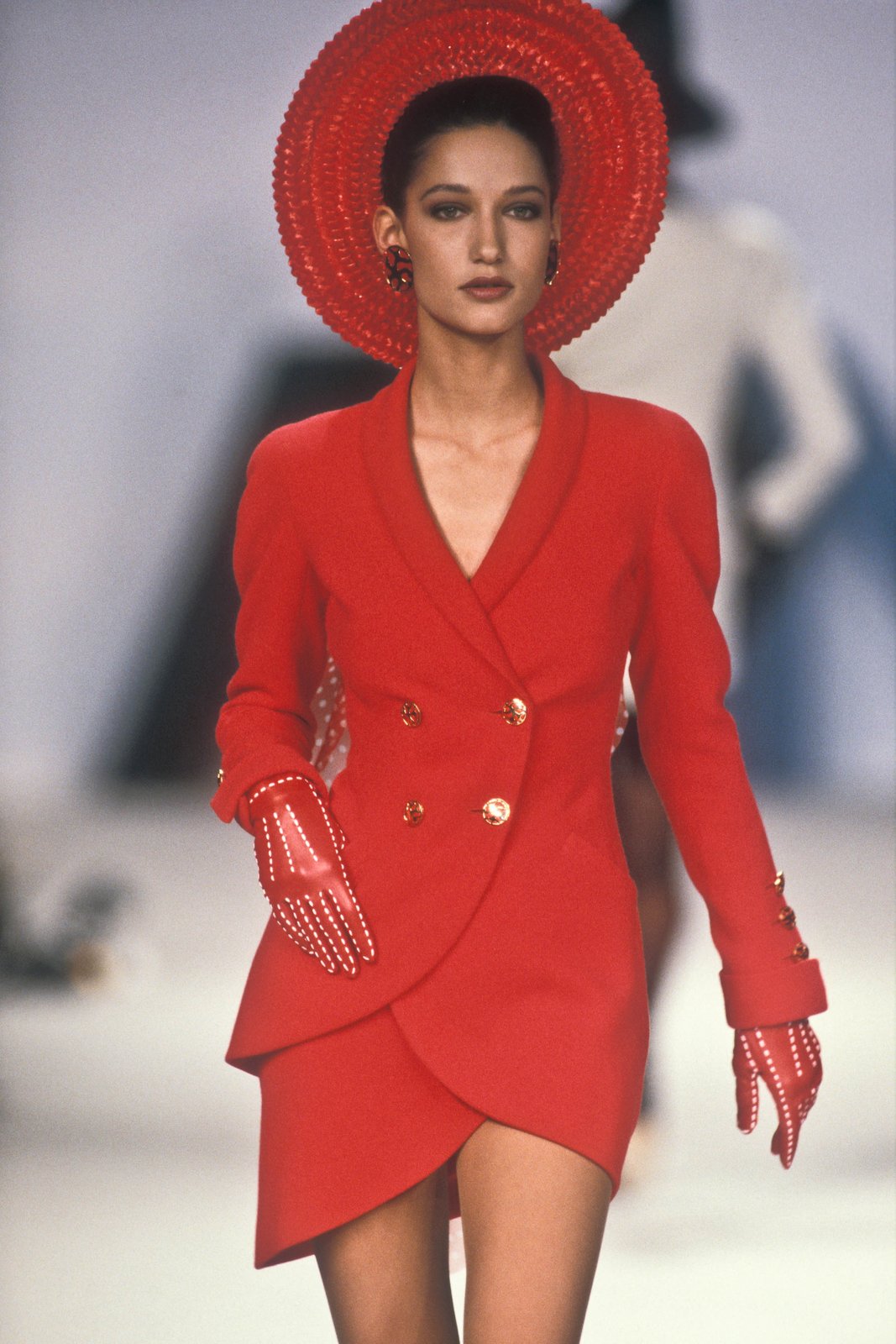 Fashion Classic: CHANEL Haute Couture Spring/Summer 1990 | Lipstick Alley