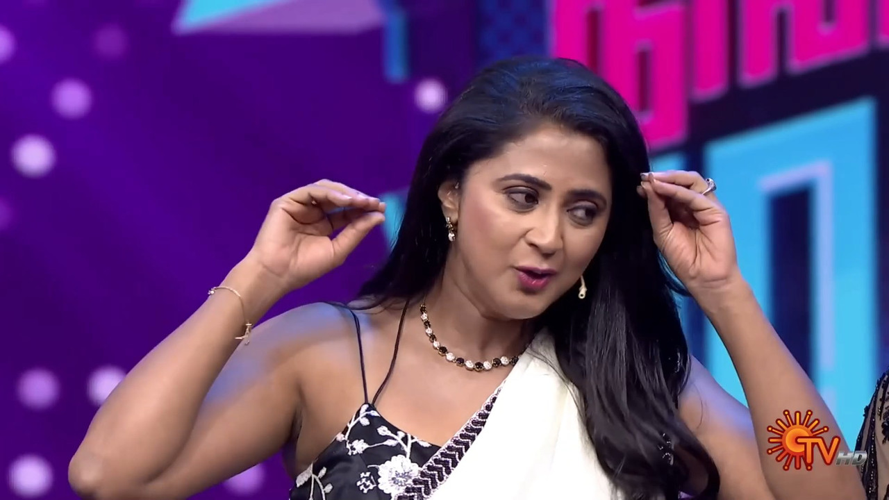 Kaniha Sexy in Sleeveless saree Dance mp4 snapshot 00 06 507 — Postimages