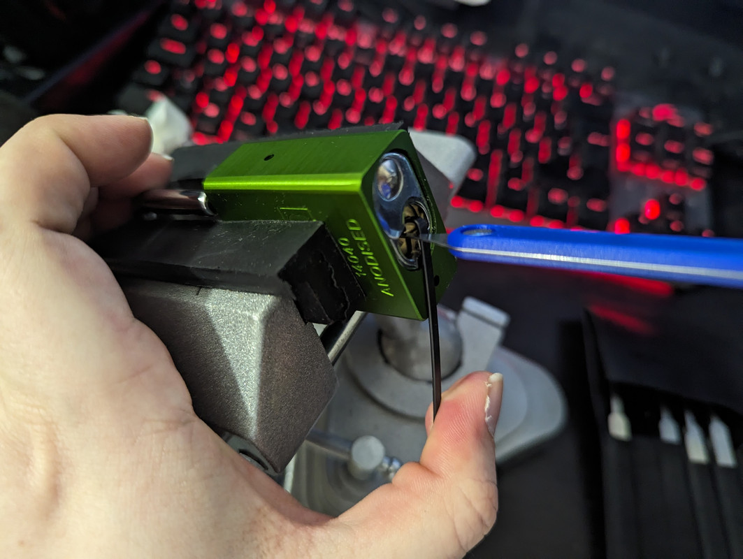 Picked my third green belt lock, the KASP 14040GRED (Green) : r/lockpicking