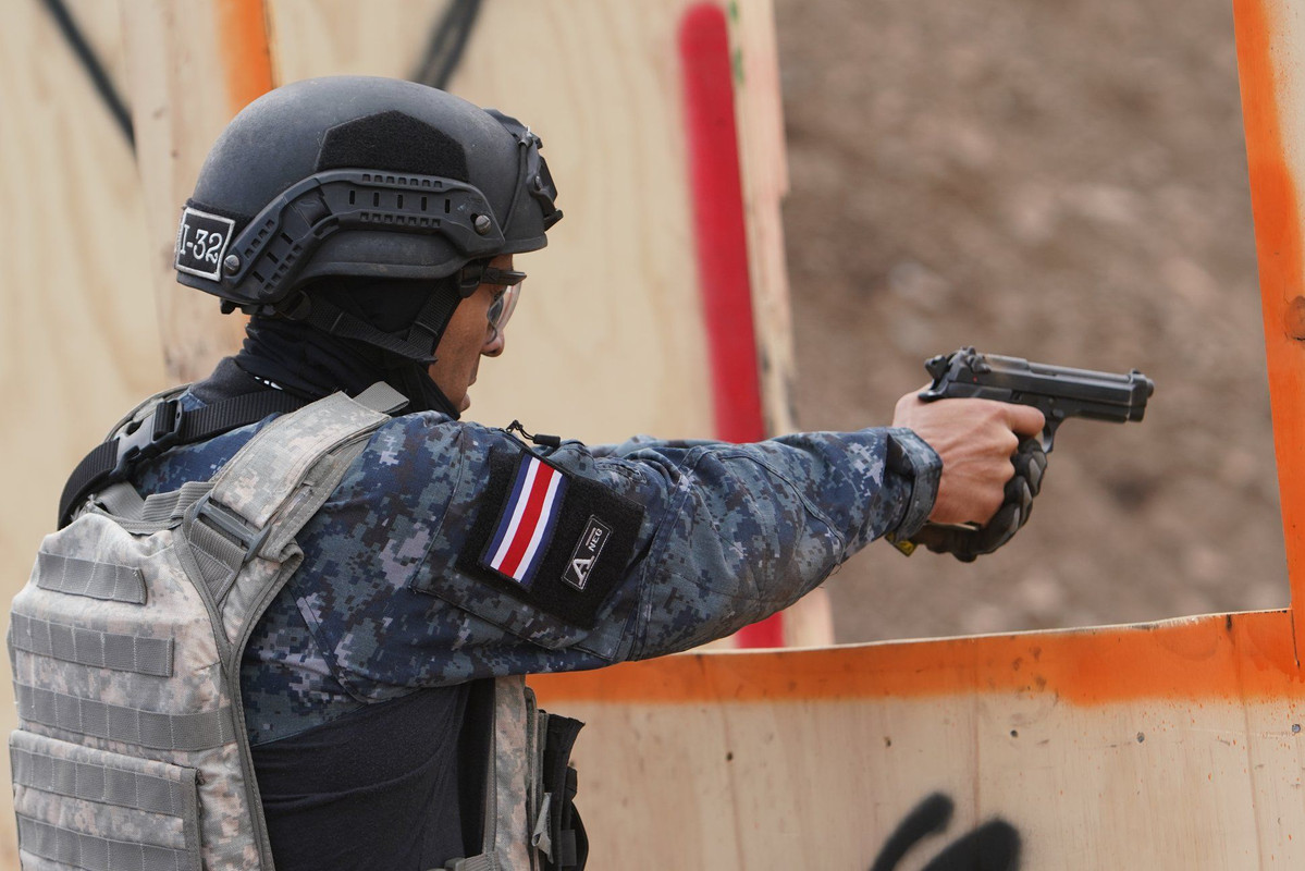 Fuerzas Comando Chile Sniper Event A034 — Postimages