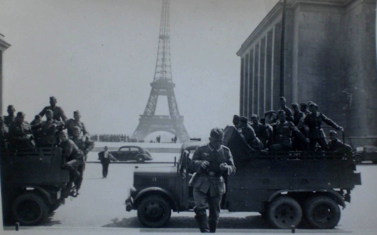 Praga RV trucks Paris 1940 — Postimages