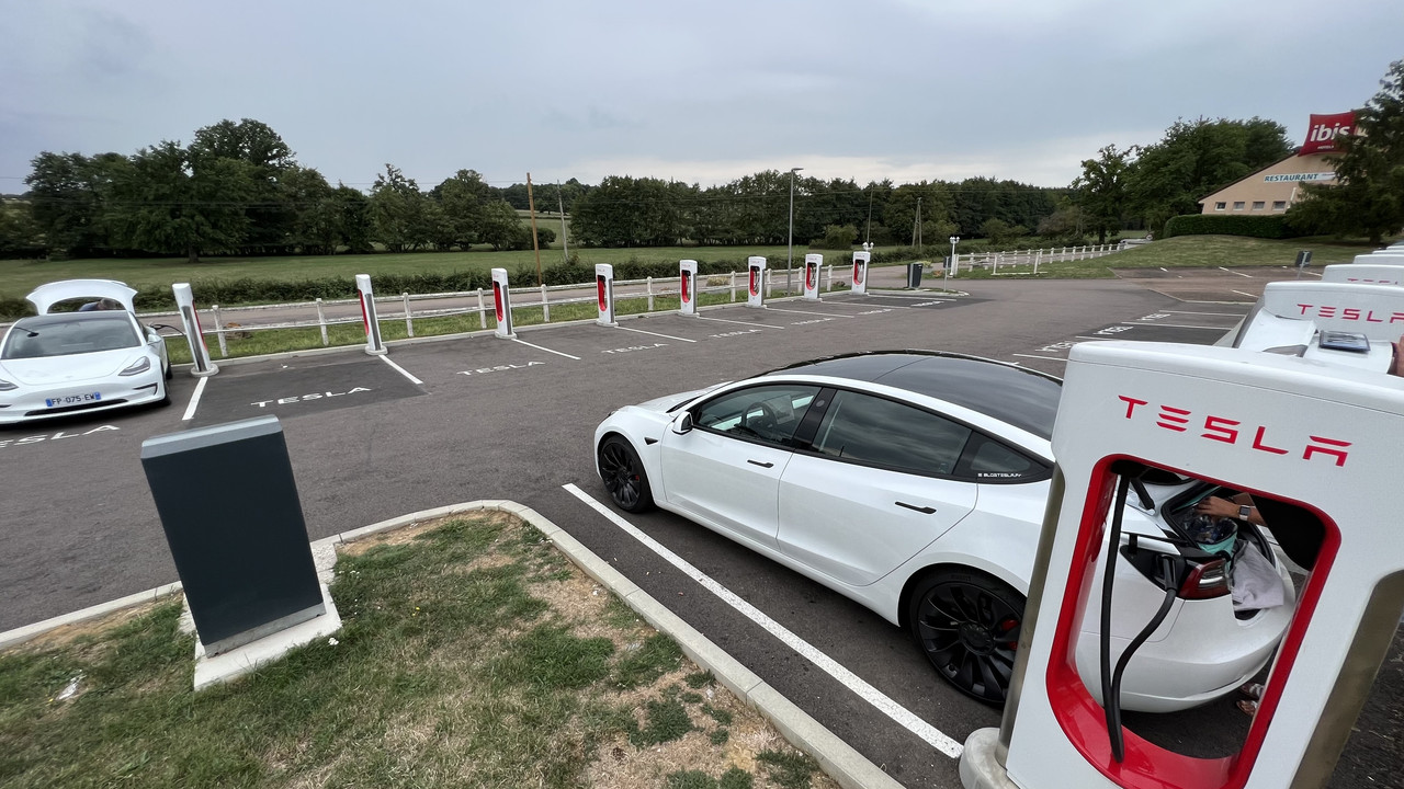 B0 C2982 A 75 D6 4 DA2 B846 C593771 B28 AD — Postimages