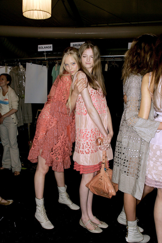 BCBG Max Azria Spring 2007 Backstage FCoyd Vmysc L — Postimages