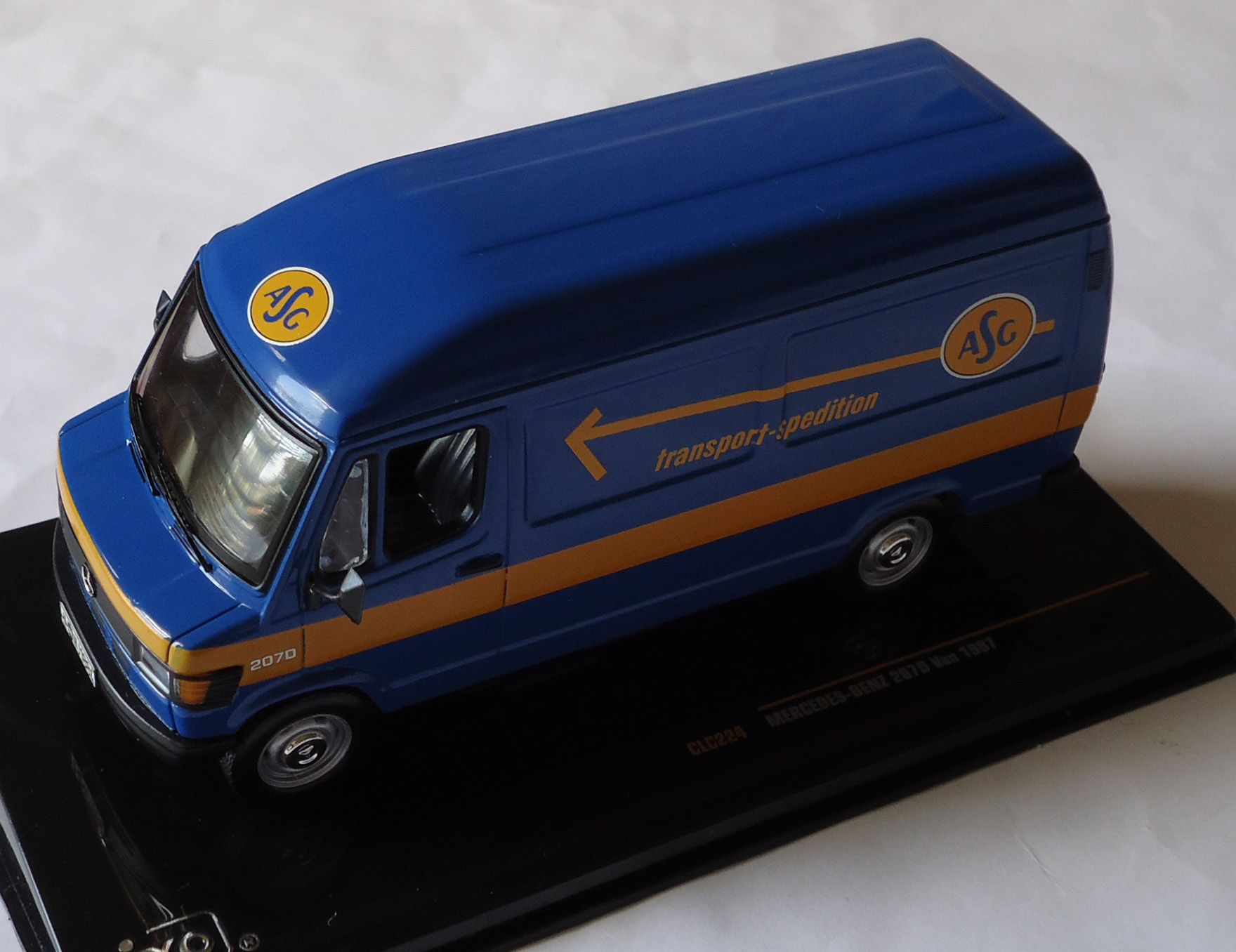 Mercedes Benz 207 D Van (1987) — Postimages