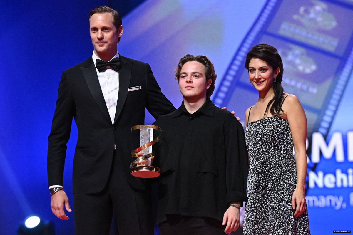 Alex M9 A S 42 — Postimages