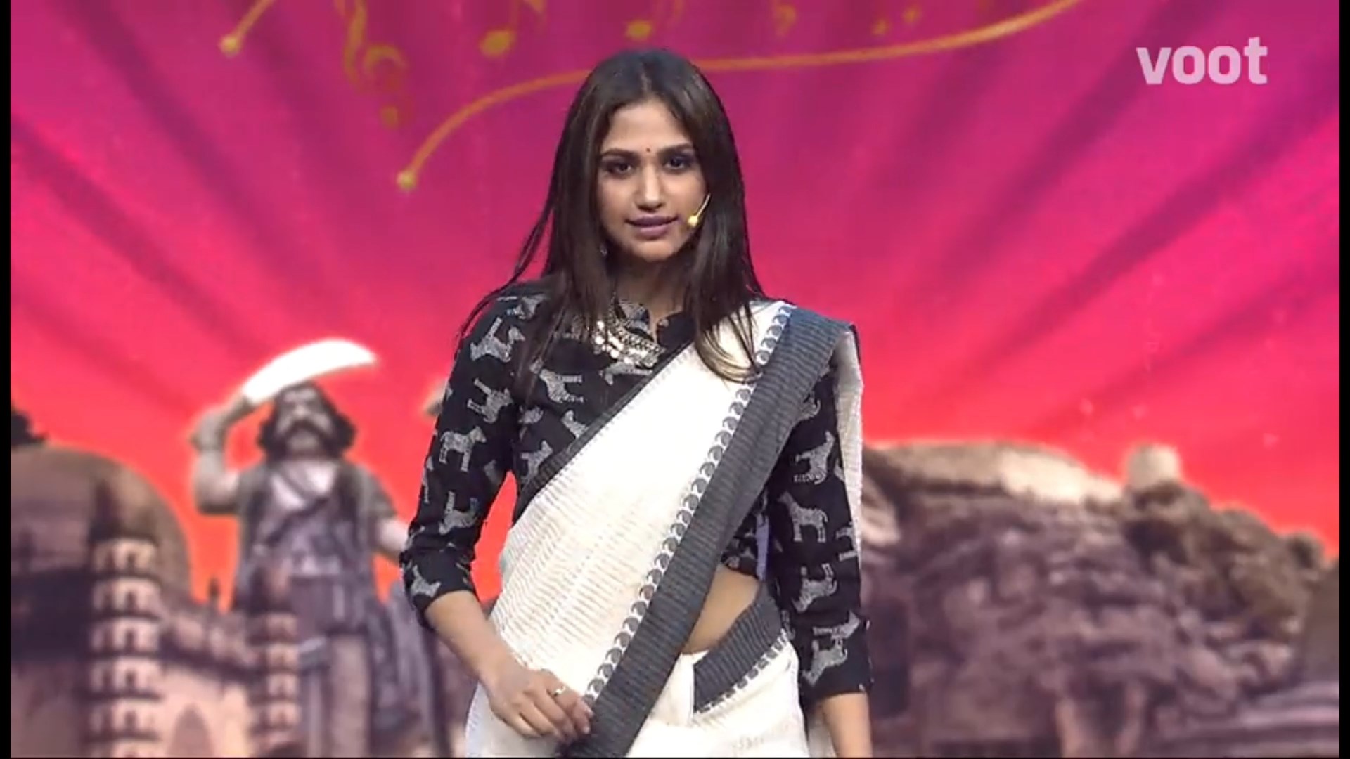 Cute Homely Malayali Kannada Singer Neetu Sexy Deep Open Wide Navel and ...