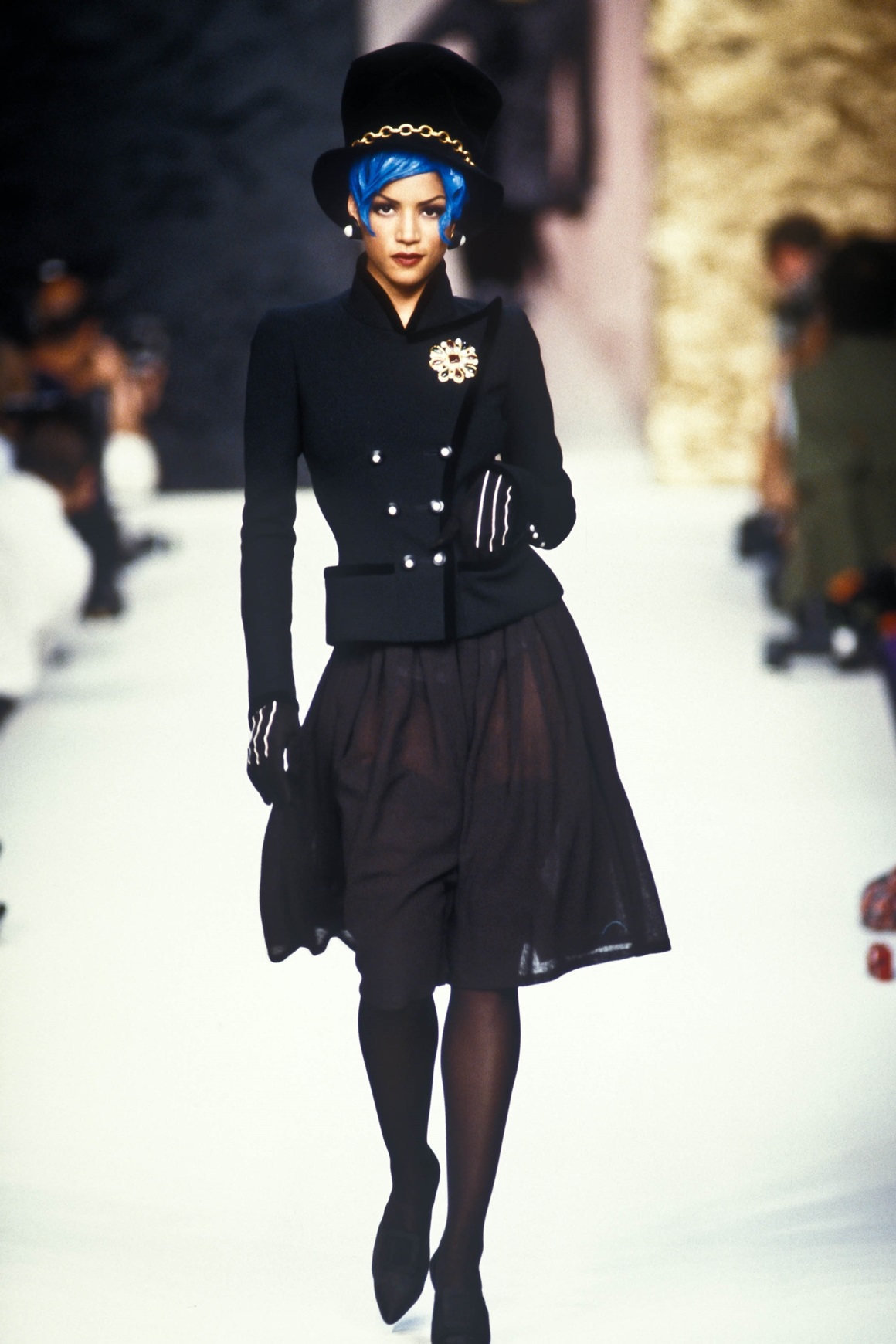 Fashion Classic: CHANEL Haute Couture Fall/Winter 1992 | Page 2 ...