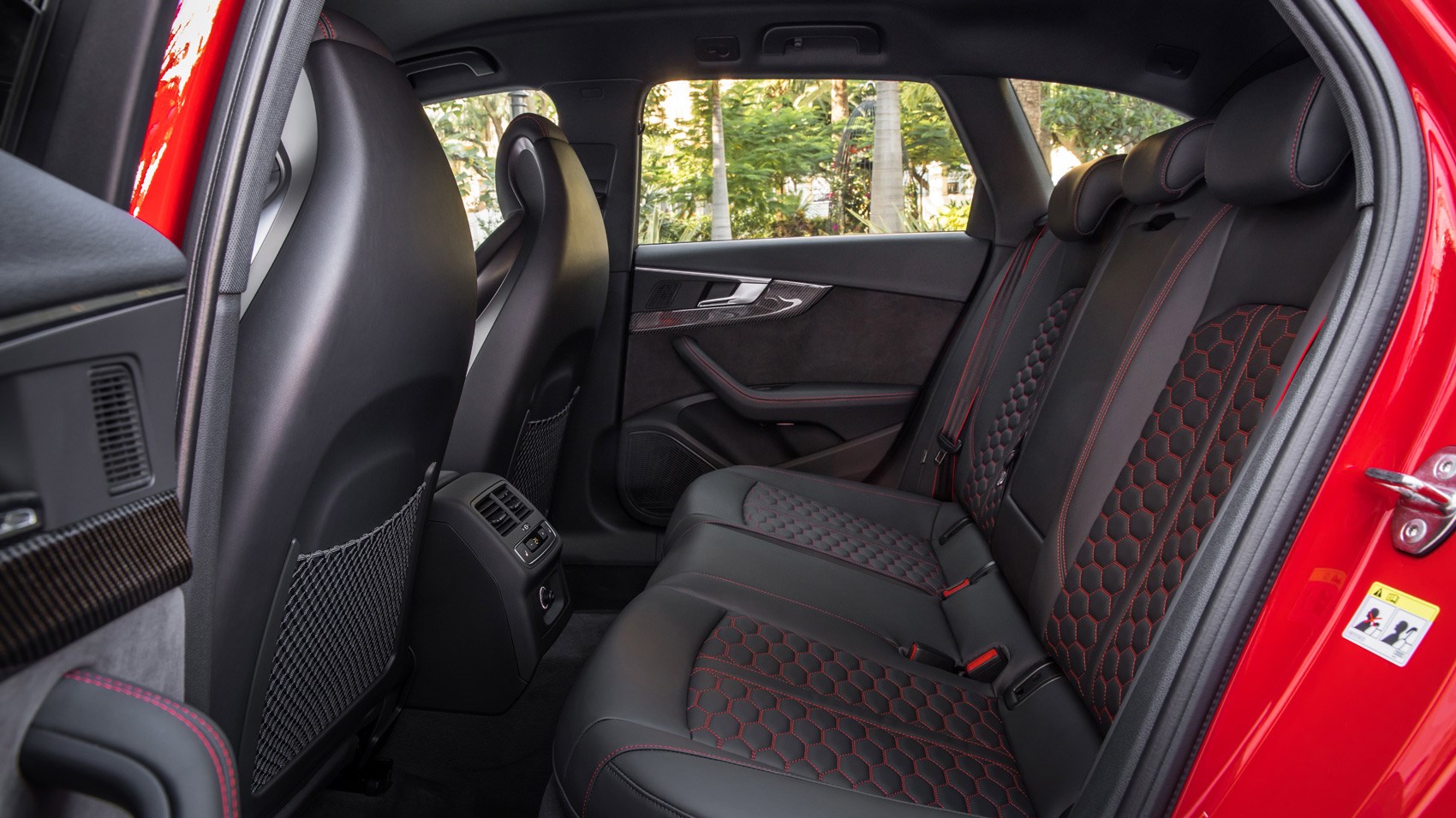 z audi rs4 rearseats — Postimages