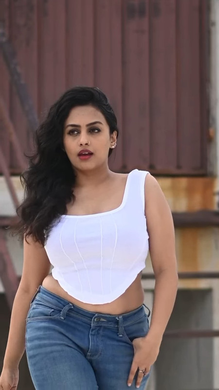 hot desi model big breasts white tshirt and jeans mp4 snapshot 00 00 316 — Postimages