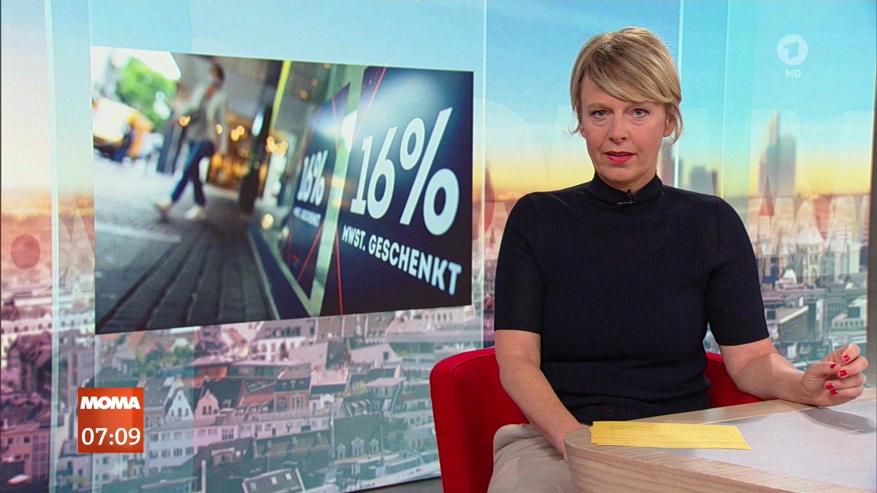 Julia Schoening ARD Mo Ma 09 07 2020 pp 65 — Postimages