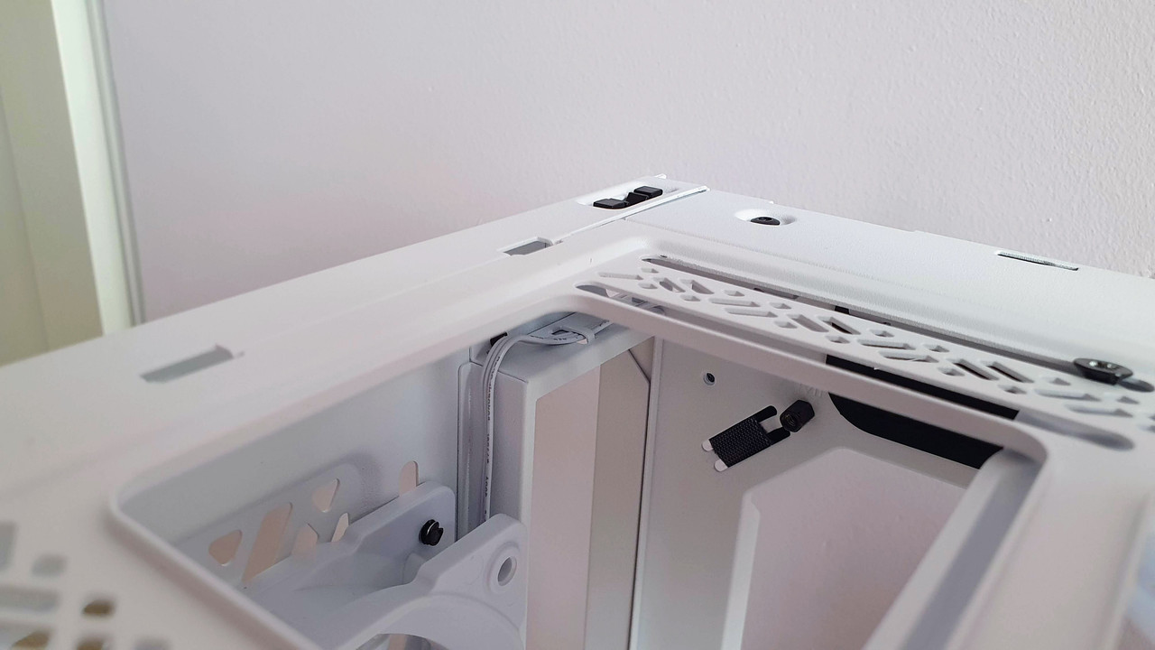 Case Back Cable Hook — Postimages