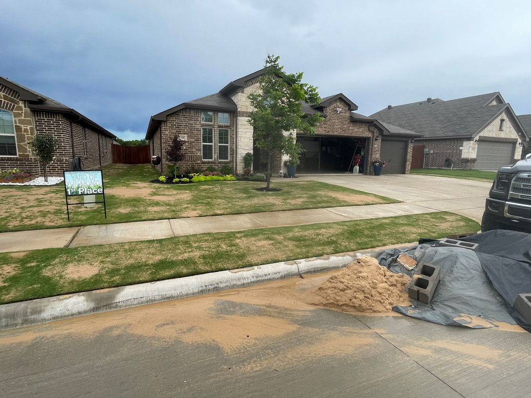 front yard — Postimages