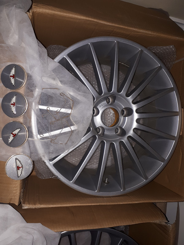 (VIC) Part AU Azzuro alloy wheels - Australian Ford Forums