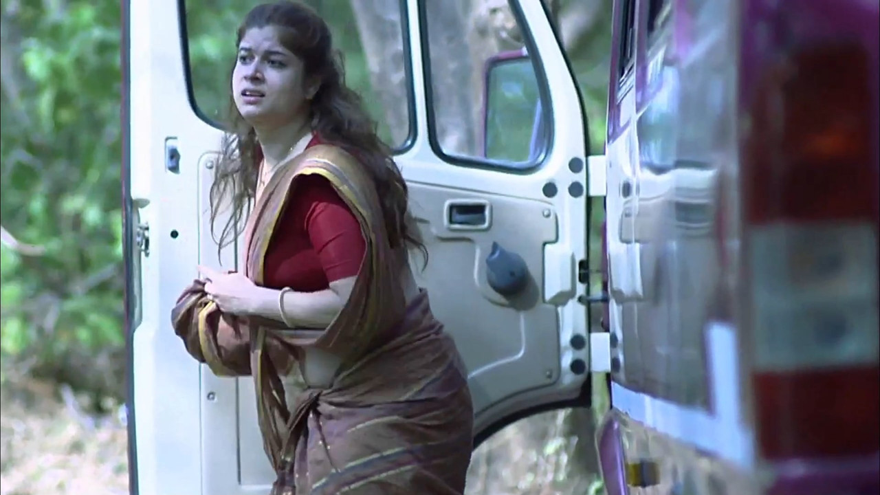 Hot Sexy Teacher Open Big Deep Navel Show in Saree Savdhaan India mkv ...