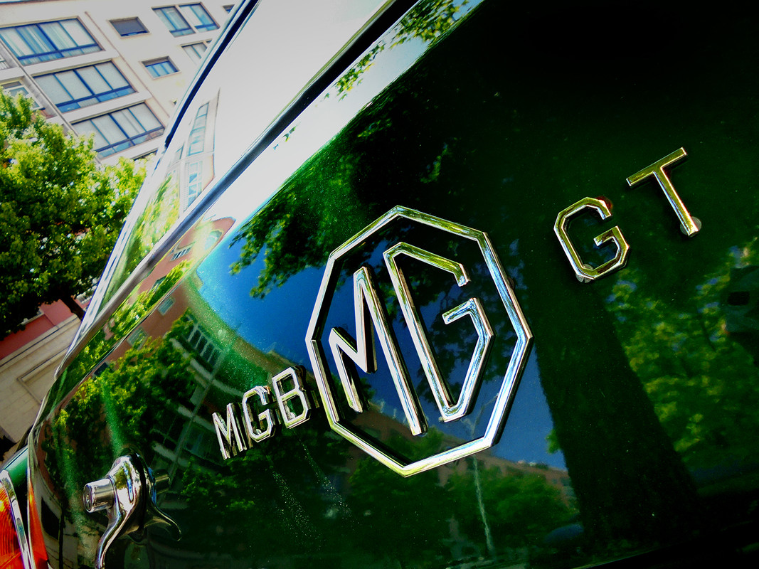 MGB GT LX2304 Bd4 — Postimages