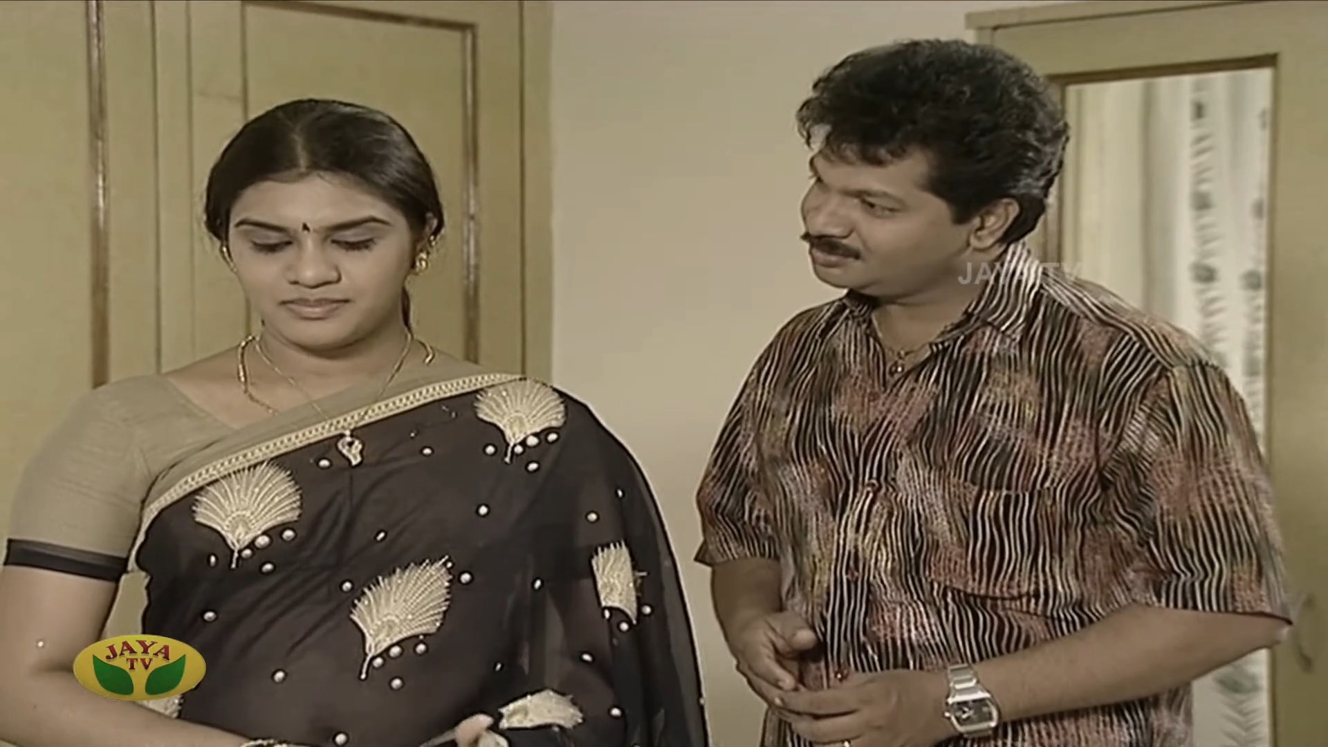 Tamil beautiful serial actress deep navel through saree mkv snapshot 00 ...